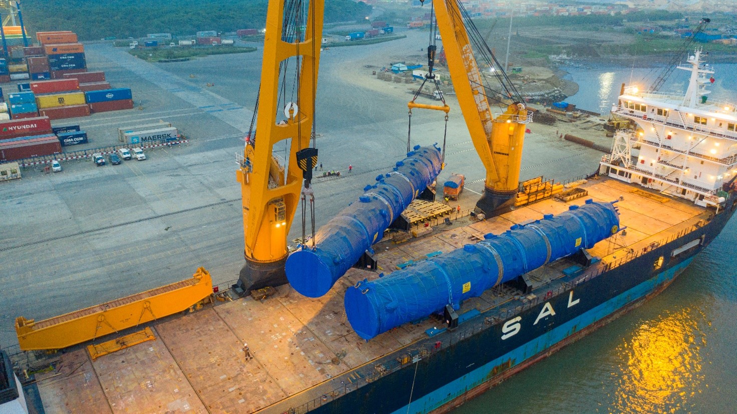 Combined transportation of two columns from India to KSA — ISS Palumbo